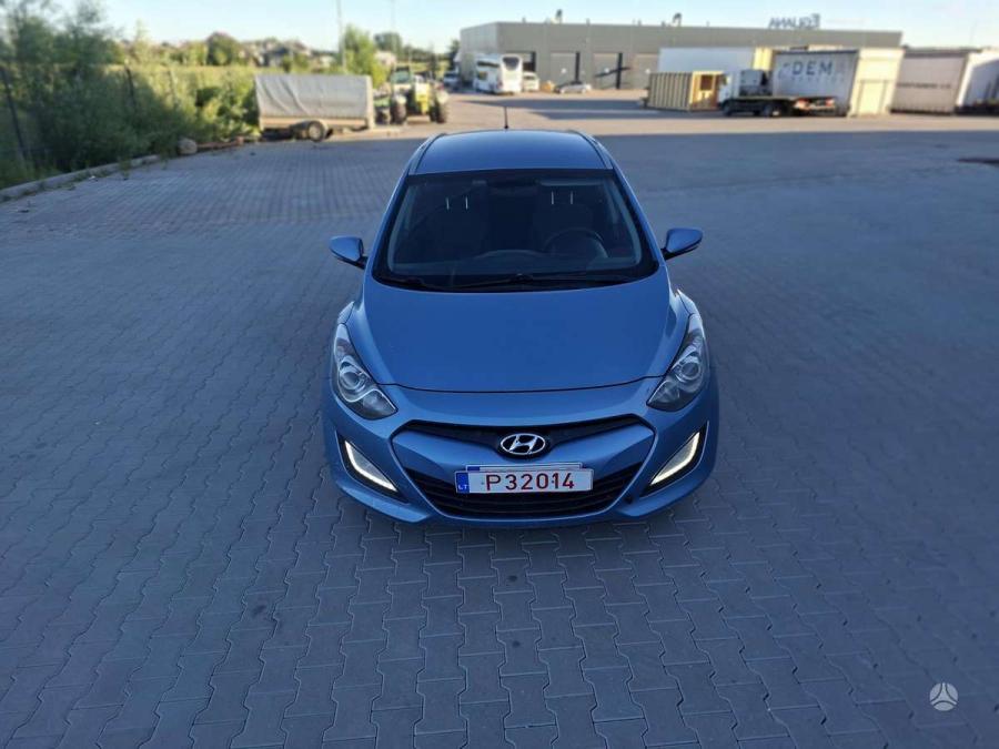 Blue Hyundai i30 2012 in Kaunas, with an engine capacity of 1.58 L and mileage of 268 thousand km for 3600 €, photo 6 on AUTOMOTO.COM.LV