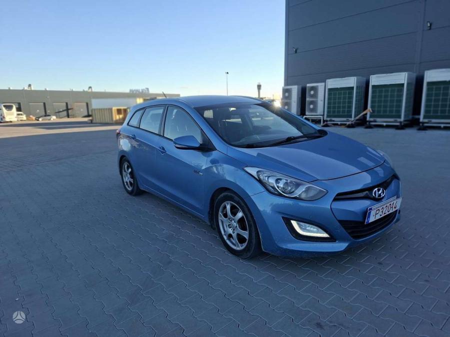 Blue Hyundai i30 2012 in Kaunas, with an engine capacity of 1.58 L and mileage of 268 thousand km for 3600 €, photo 9 on AUTOMOTO.COM.LV
