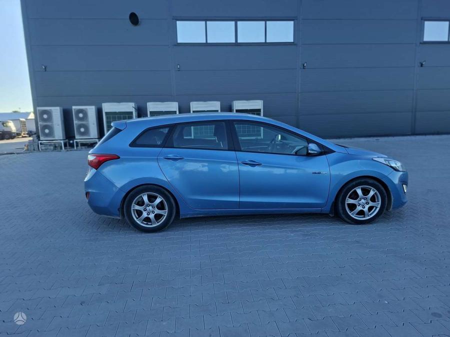 Blue Hyundai i30 2012 in Kaunas, with an engine capacity of 1.58 L and mileage of 268 thousand km for 3600 €, photo 10 on AUTOMOTO.COM.LV