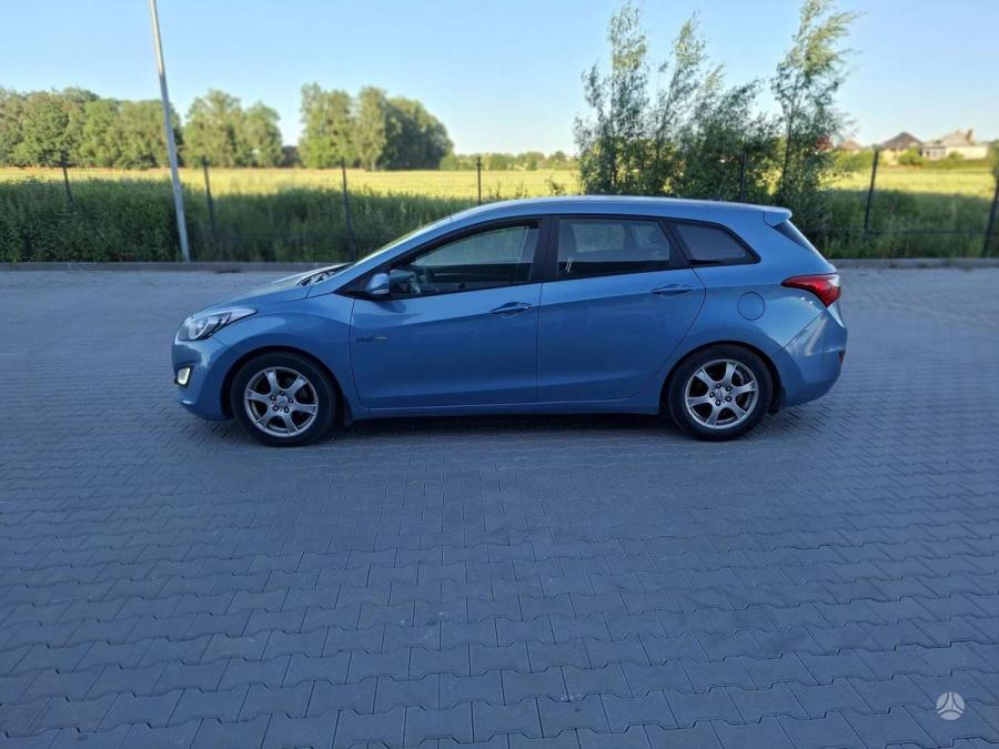 Blue Hyundai i30 2012 in Kaunas, with an engine capacity of 1.58 L and mileage of 268 thousand km for 3600 €, photo 16 on AUTOMOTO.COM.LV
