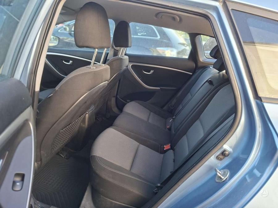 Blue Hyundai i30 2012 in Kaunas, with an engine capacity of 1.58 L and mileage of 268 thousand km for 3600 €, photo 18 on AUTOMOTO.COM.LV