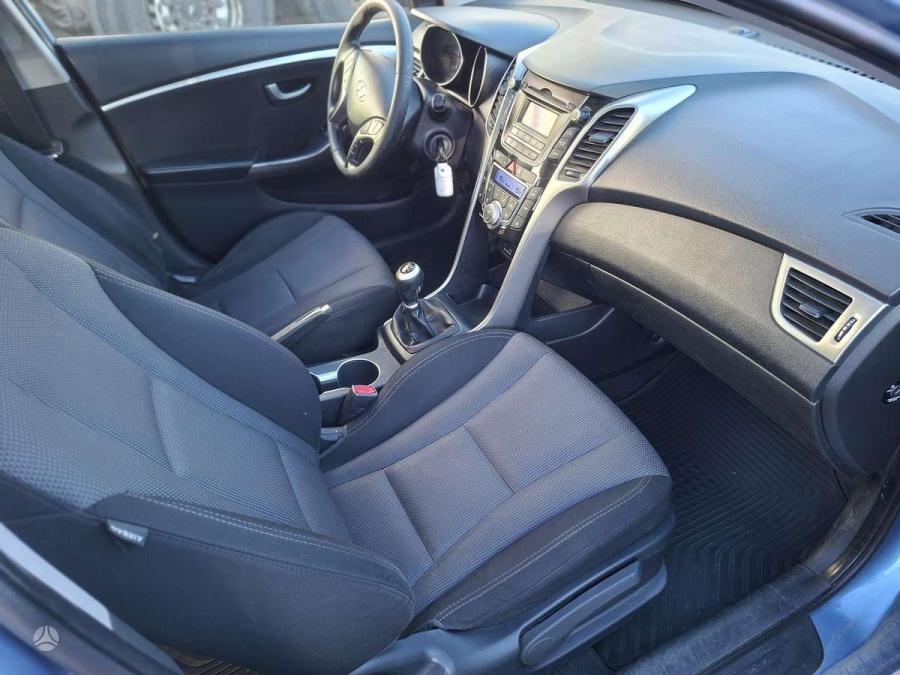 Blue Hyundai i30 2012 in Kaunas, with an engine capacity of 1.58 L and mileage of 268 thousand km for 3600 €, photo 20 on AUTOMOTO.COM.LV