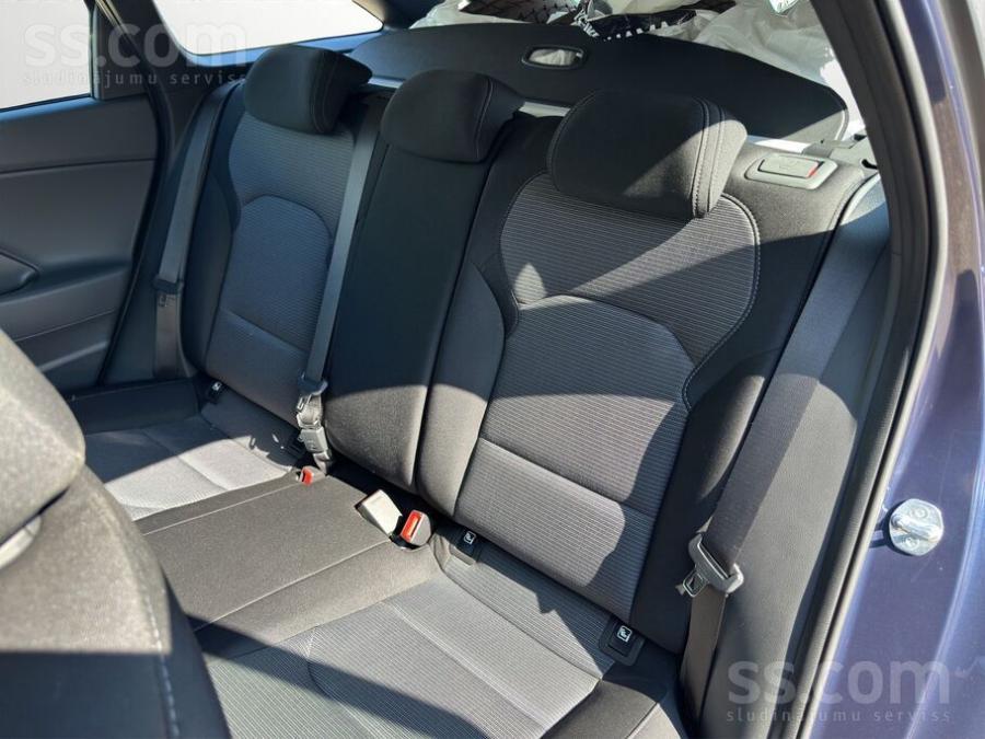Zils Hyundai i30 2025 Rīga, ar dzinēja tilpumu 1.50 L un nobraukumu 16 tūkst. km par 17490 €, foto 14 vietnē AUTOMOTO.COM.LV