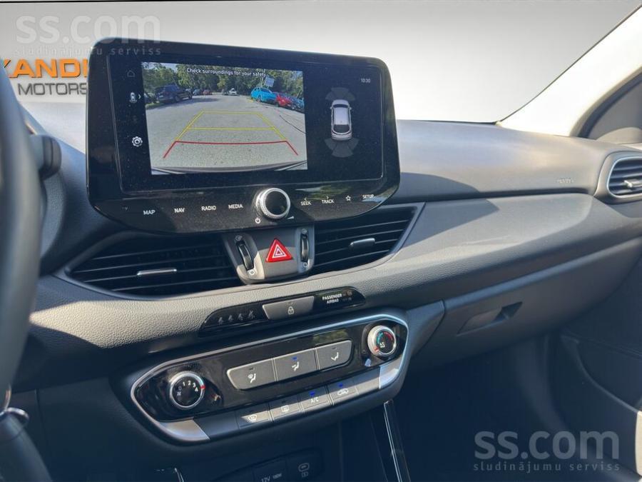 Zils Hyundai i30 2025 Rīga, ar dzinēja tilpumu 1.50 L un nobraukumu 16 tūkst. km par 17490 €, foto 16 vietnē AUTOMOTO.COM.LV
