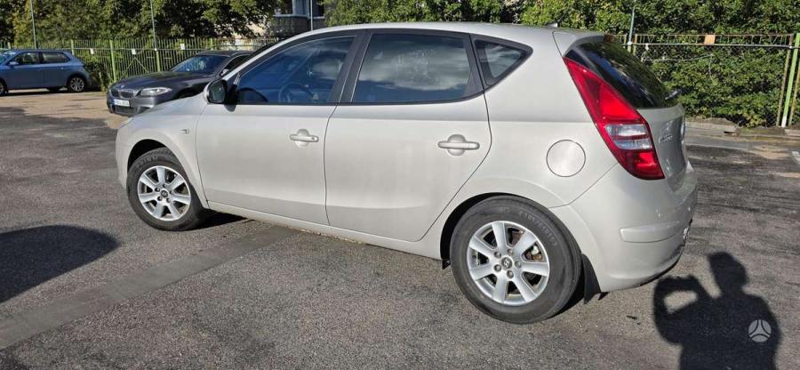 Brūns Hyundai i30 2008 Viļņa, ar dzinēja tilpumu 1.59 L un nobraukumu 119 tūkst. km par 4000 €, foto 7 vietnē AUTOMOTO.COM.LV