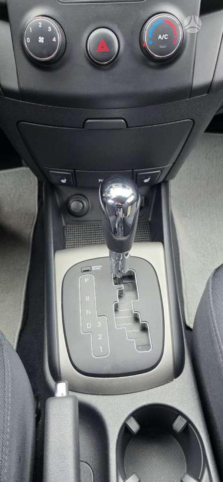 Brūns Hyundai i30 2008 Viļņa, ar dzinēja tilpumu 1.59 L un nobraukumu 119 tūkst. km par 4000 €, foto 14 vietnē AUTOMOTO.COM.LV