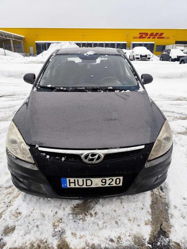 Brown Hyundai i30 2009 in Vilnius, with an engine capacity of 1.58 L and mileage of 366 thousand km for 1500 €, photo 5 on AUTOMOTO.COM.LV
