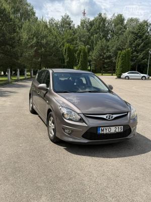 Brown Hyundai i30 2011 in Alytus, with an engine capacity of 1.40 L and mileage of 171 thousand km for 3000 €, photo  on AUTOMOTO.COM.LV