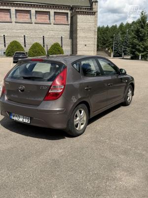 Brown Hyundai i30 2011 in Alytus, with an engine capacity of 1.40 L and mileage of 171 thousand km for 3000 €, photo 3 on AUTOMOTO.COM.LV