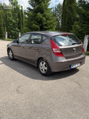 Brown Hyundai i30 2011 in Alytus, with an engine capacity of 1.40 L and mileage of 171 thousand km for 3000 €, photo 6 on AUTOMOTO.COM.LV