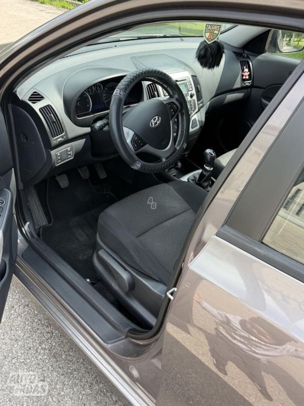 Brūns Hyundai i30 2011 Alīta, ar dzinēja tilpumu 1.40 L un nobraukumu 171 tūkst. km par 3000 €, foto 6 vietnē AUTOMOTO.COM.LV
