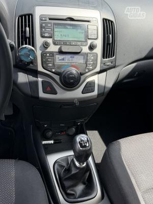 Brown Hyundai i30 2011 in Alytus, with an engine capacity of 1.40 L and mileage of 171 thousand km for 3000 €, photo 8 on AUTOMOTO.COM.LV
