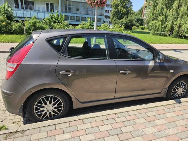 Brūns Hyundai i30 2011 Rīga, ar dzinēja tilpumu 1.40 L un nobraukumu 245 tūkst. km par 2300 €, foto 2 vietnē AUTOMOTO.COM.LV