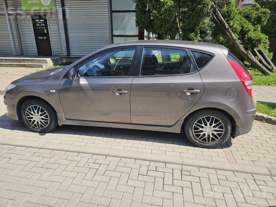 Brūns Hyundai i30 2011 Rīga, ar dzinēja tilpumu 1.40 L un nobraukumu 245 tūkst. km par 2300 €, foto 5 vietnē AUTOMOTO.COM.LV