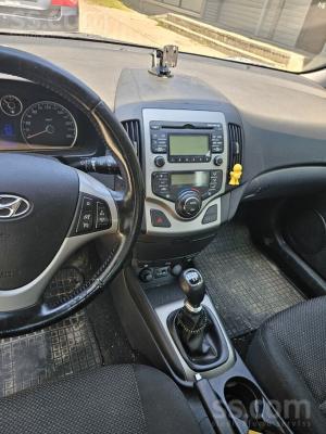 Brūns Hyundai i30 2011 Rīga, ar dzinēja tilpumu 1.40 L un nobraukumu 245 tūkst. km par 2300 €, foto 8 vietnē AUTOMOTO.COM.LV