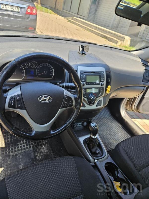 Brūns Hyundai i30 2011 Rīga, ar dzinēja tilpumu 1.40 L un nobraukumu 245 tūkst. km par 2300 €, foto 8 vietnē AUTOMOTO.COM.LV