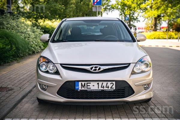 Brown Hyundai i30 2011 in Riga, with an engine capacity of 1.40 L and mileage of 239 thousand km for 1490 €, photo 2 on AUTOMOTO.COM.LV