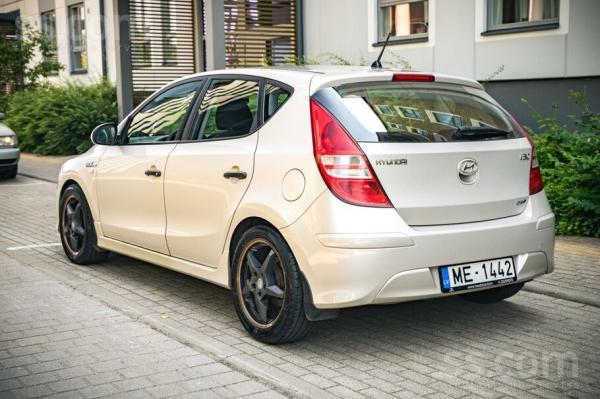 Brown Hyundai i30 2011 in Riga, with an engine capacity of 1.40 L and mileage of 239 thousand km for 1490 €, photo 4 on AUTOMOTO.COM.LV