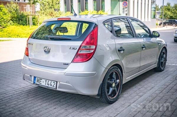 Brown Hyundai i30 2011 in Riga, with an engine capacity of 1.40 L and mileage of 239 thousand km for 1490 €, photo 5 on AUTOMOTO.COM.LV
