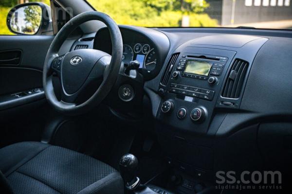 Brown Hyundai i30 2011 in Riga, with an engine capacity of 1.40 L and mileage of 239 thousand km for 1490 €, photo 7 on AUTOMOTO.COM.LV