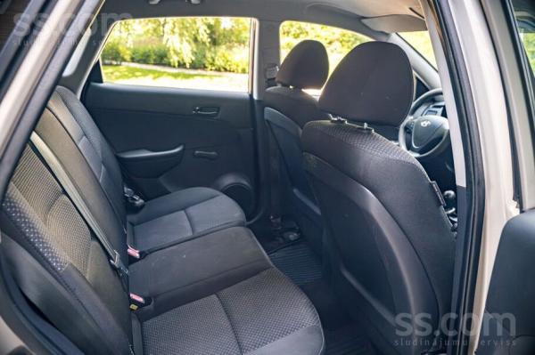 Brown Hyundai i30 2011 in Riga, with an engine capacity of 1.40 L and mileage of 239 thousand km for 1490 €, photo 9 on AUTOMOTO.COM.LV