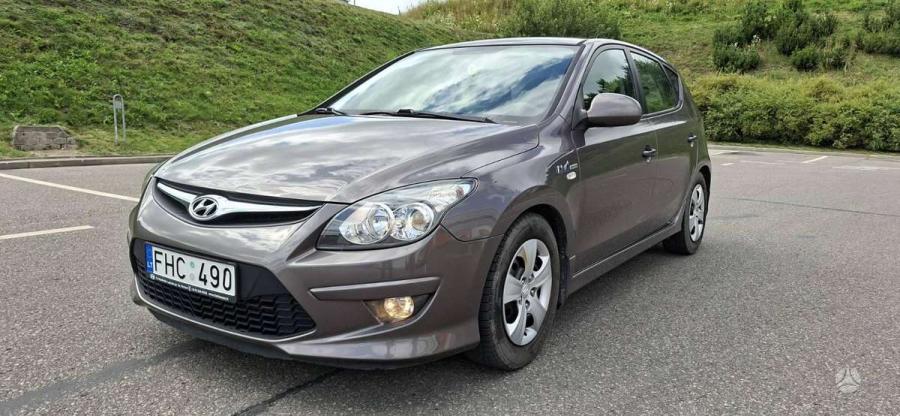 Brūns Hyundai i30 2011 Viļņa, ar dzinēja tilpumu 1.40 L un nobraukumu 135 tūkst. km par 2350 €, foto 1 vietnē AUTOMOTO.COM.LV