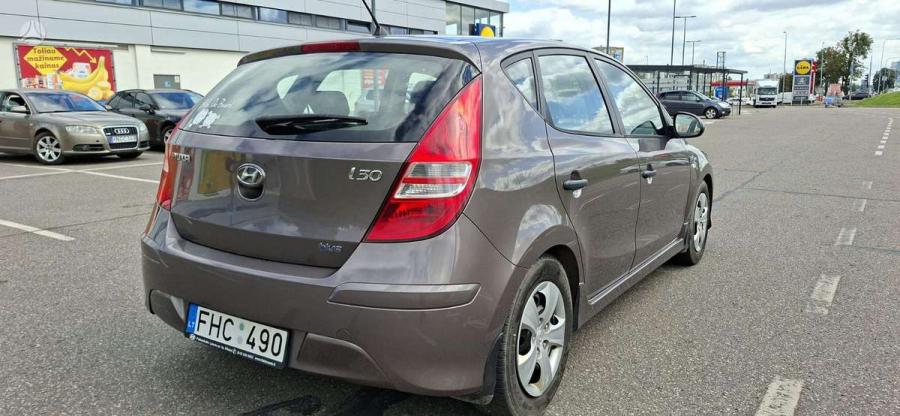 Brūns Hyundai i30 2011 Viļņa, ar dzinēja tilpumu 1.40 L un nobraukumu 135 tūkst. km par 2350 €, foto 4 vietnē AUTOMOTO.COM.LV