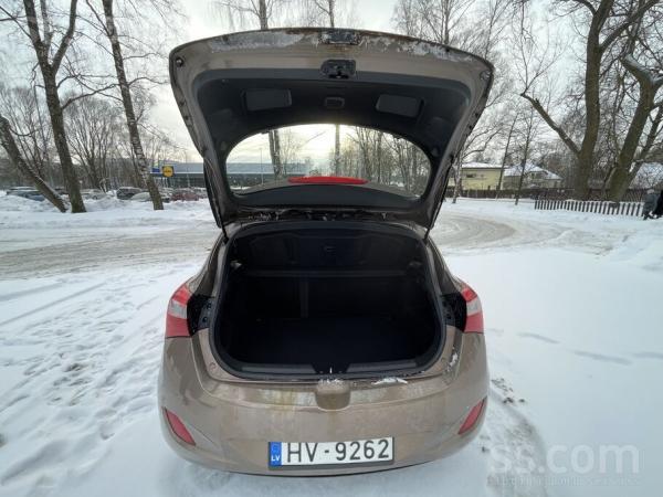 Brown Hyundai i30 2012 in Riga, with an engine capacity of 1.40 L and mileage of 230 thousand km for 3500 €, photo 4 on AUTOMOTO.COM.LV