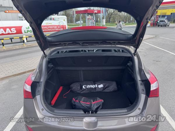 Brūns Hyundai i30 2012 Tallina, ar dzinēja tilpumu 1.40 L un nobraukumu 175 tūkst. km par 3200 €, foto 10 vietnē AUTOMOTO.COM.LV