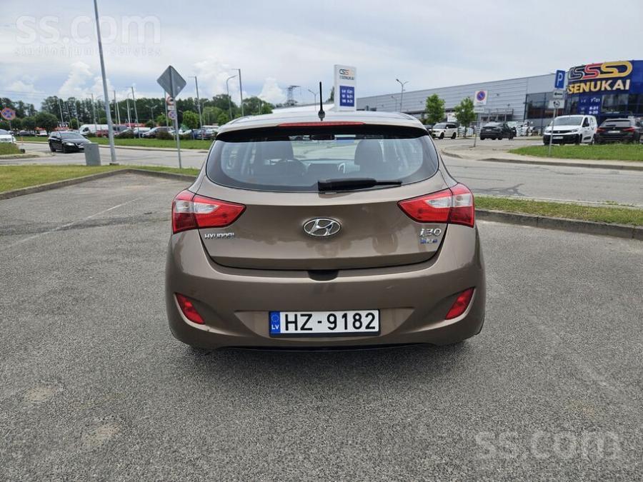 Brūns Hyundai i30 2012 Rīga, ar dzinēja tilpumu 1.60 L un nobraukumu 247 tūkst. km par 3600 €, foto 4 vietnē AUTOMOTO.COM.LV
