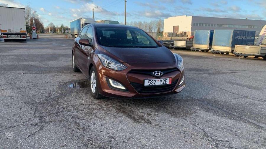 Brown Hyundai i30 2013 in Marijampole, with an engine capacity of 1.59 L and mileage of 200 thousand km for 4300 €, photo 3 on AUTOMOTO.COM.LV