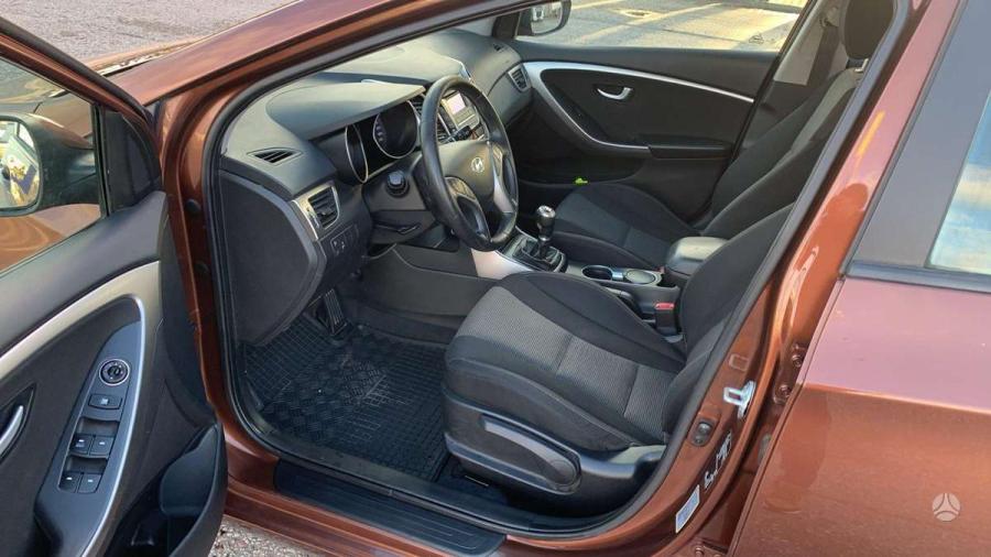 Brown Hyundai i30 2013 in Marijampole, with an engine capacity of 1.59 L and mileage of 200 thousand km for 4300 €, photo 9 on AUTOMOTO.COM.LV