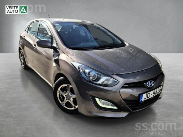 Hyundai i30 2013 in Riga on AUTOMOTO.COM.LV Brown Hyundai i30 2013 in Riga, with an engine capacity of 1.40 L and mileage of 130 thousand km for 3490 €, photo 4 on AUTOMOTO.COM.LV