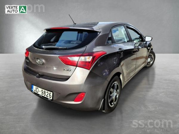 Hyundai i30 2013 in Riga on AUTOMOTO.COM.LV Brown Hyundai i30 2013 in Riga, with an engine capacity of 1.40 L and mileage of 130 thousand km for 3490 €, photo 5 on AUTOMOTO.COM.LV