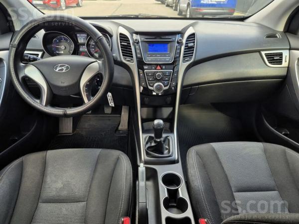 Hyundai i30 2013 in Riga on AUTOMOTO.COM.LV Brown Hyundai i30 2013 in Riga, with an engine capacity of 1.40 L and mileage of 130 thousand km for 3490 €, photo 9 on AUTOMOTO.COM.LV