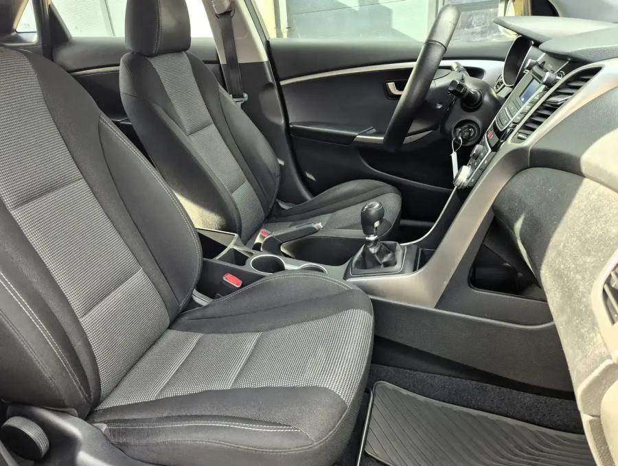 Brown Hyundai i30 2013 in Riga, with an engine capacity of 1.40 L and mileage of 130 thousand km for 3490 €, photo 9 on AUTOMOTO.COM.LV