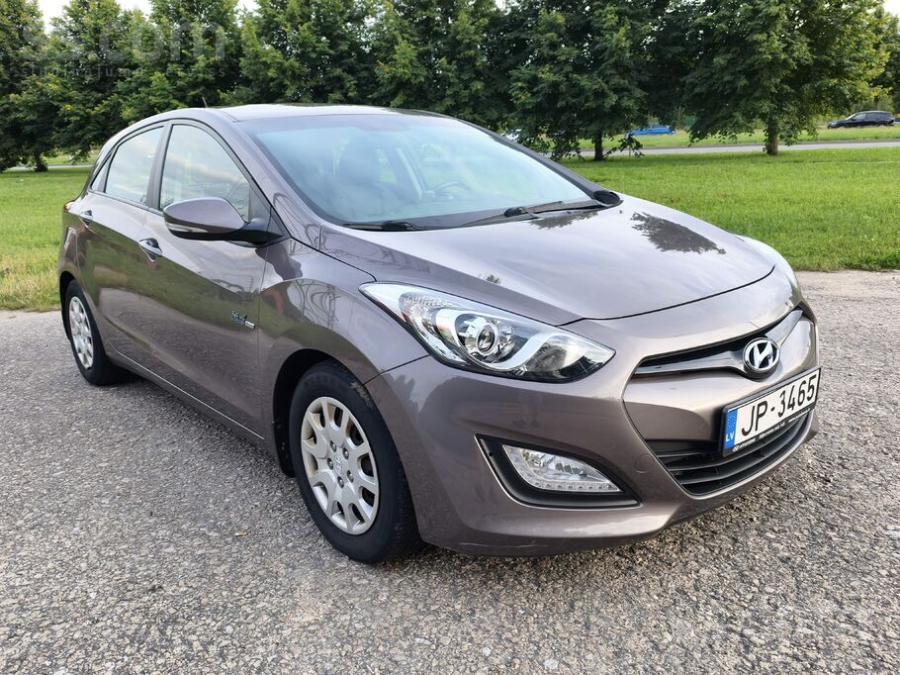 Brown Hyundai i30 2014 in Riga, with an engine capacity of 1.60 L and mileage of 102 thousand km for 5500 €, photo 1 on AUTOMOTO.COM.LV