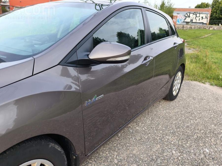 Brown Hyundai i30 2014 in Riga, with an engine capacity of 1.60 L and mileage of 102 thousand km for 5500 €, photo 4 on AUTOMOTO.COM.LV