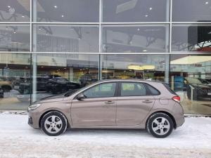 Brown Hyundai i30 2020 in Vilnius, with an engine capacity of 1.00 L and mileage of 43 thousand km for 14900 €, photo 2 on AUTOMOTO.COM.LV