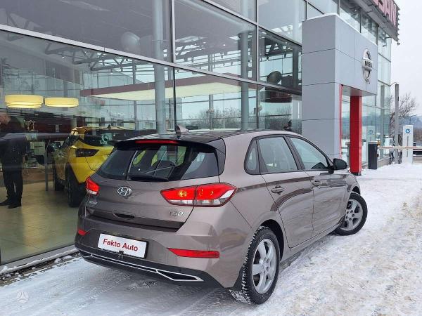 Brown Hyundai i30 2020 in Vilnius, with an engine capacity of 1.00 L and mileage of 43 thousand km for 14900 €, photo 4 on AUTOMOTO.COM.LV