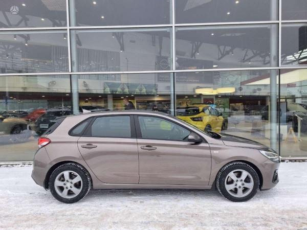 Brown Hyundai i30 2020 in Vilnius, with an engine capacity of 1.00 L and mileage of 43 thousand km for 14900 €, photo 6 on AUTOMOTO.COM.LV
