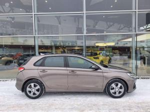 Brown Hyundai i30 2020 in Vilnius, with an engine capacity of 1.00 L and mileage of 43 thousand km for 14900 €, photo 6 on AUTOMOTO.COM.LV