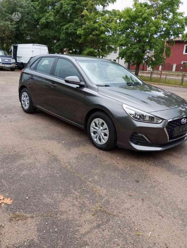 Hyundai i30 2020 in Kelme on AUTOMOTO.COM.LV Brown Hyundai i30 2020 in Kelme, with an engine capacity of 1.40 L and mileage of 66 thousand km for 11500 €, photo 3 on AUTOMOTO.COM.LV