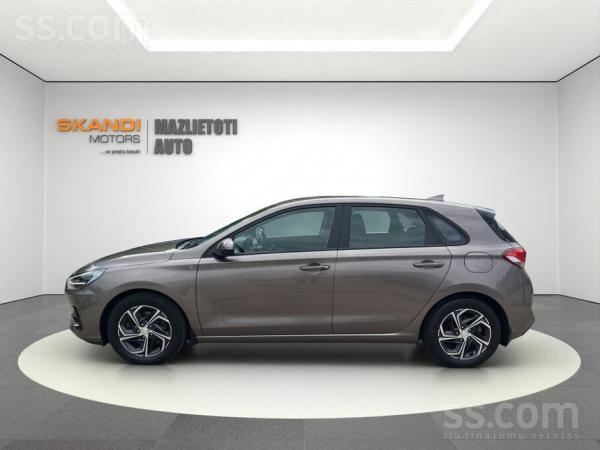 Brown Hyundai i30 2021 in Riga, with an engine capacity of 1.00 L and mileage of 92 thousand km for 12790 €, photo 3 on AUTOMOTO.COM.LV