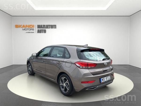 Brown Hyundai i30 2021 in Riga, with an engine capacity of 1.00 L and mileage of 92 thousand km for 12790 €, photo 4 on AUTOMOTO.COM.LV