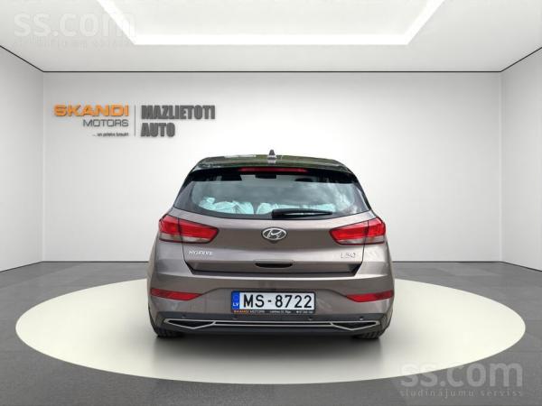 Brown Hyundai i30 2021 in Riga, with an engine capacity of 1.00 L and mileage of 92 thousand km for 12790 €, photo 5 on AUTOMOTO.COM.LV