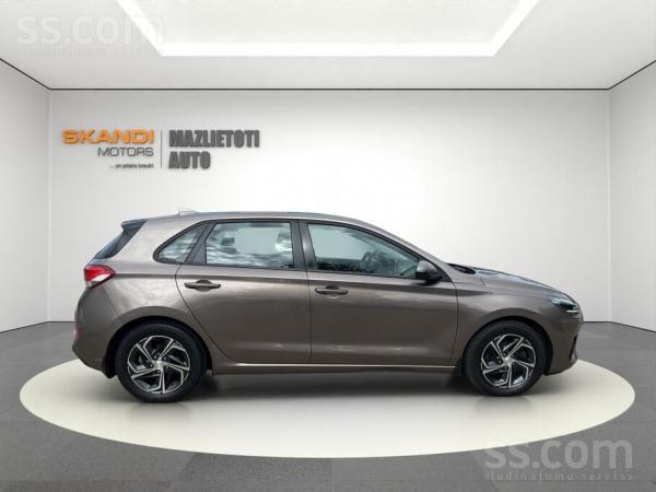 Brown Hyundai i30 2021 in Riga, with an engine capacity of 1.00 L and mileage of 92 thousand km for 12790 €, photo 7 on AUTOMOTO.COM.LV