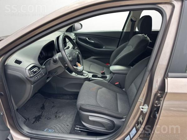 Brown Hyundai i30 2021 in Riga, with an engine capacity of 1.00 L and mileage of 92 thousand km for 12790 €, photo 9 on AUTOMOTO.COM.LV