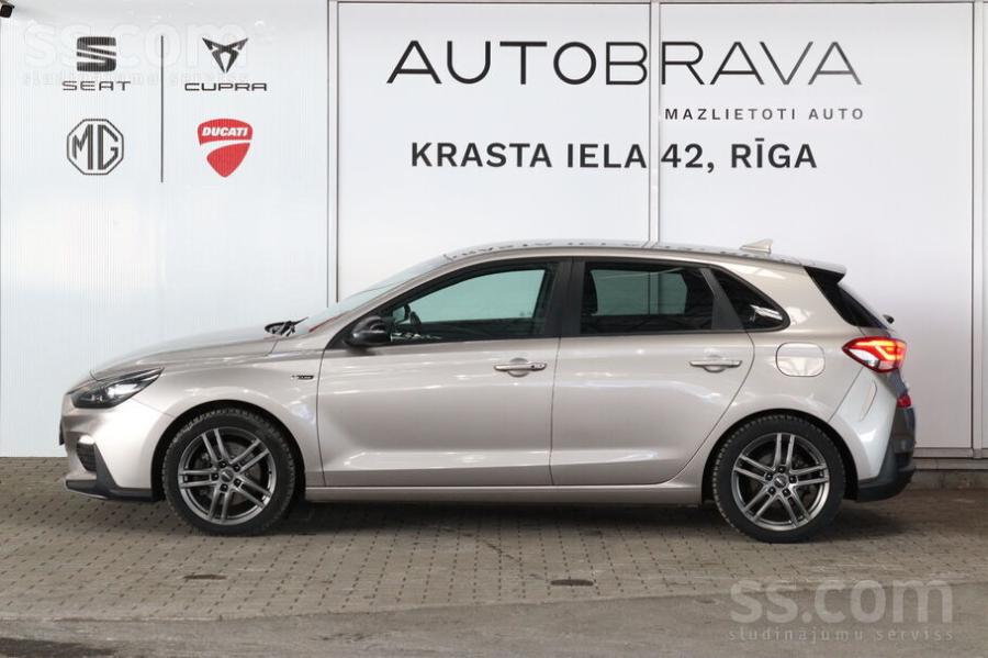 Brown Hyundai i30 2021 in Riga, with an engine capacity of 1.40 L and mileage of 92 thousand km for 12990 €, photo 5 on AUTOMOTO.COM.LV