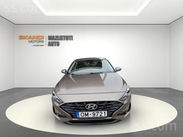 Коричневый Хендай i30 2022 в Лиепая, объемом двигателя 1.50 л и пробегом 52 тыс. км за 11990 €, фото 2 на AUTOMOTO.COM.LV